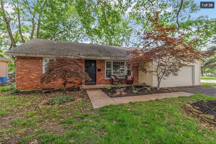 Shawnee House - Shawnee, KS