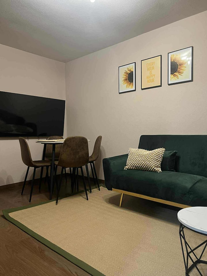 Sunny Green Apartment | Modern & Quiet - Great Yarmouth