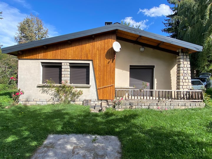 Petit Chalet Dans Un Grand Espace De Verdure - Chabanon