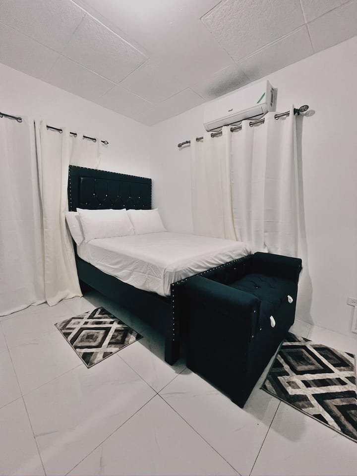 Full House 4 Bedroom - Kingston