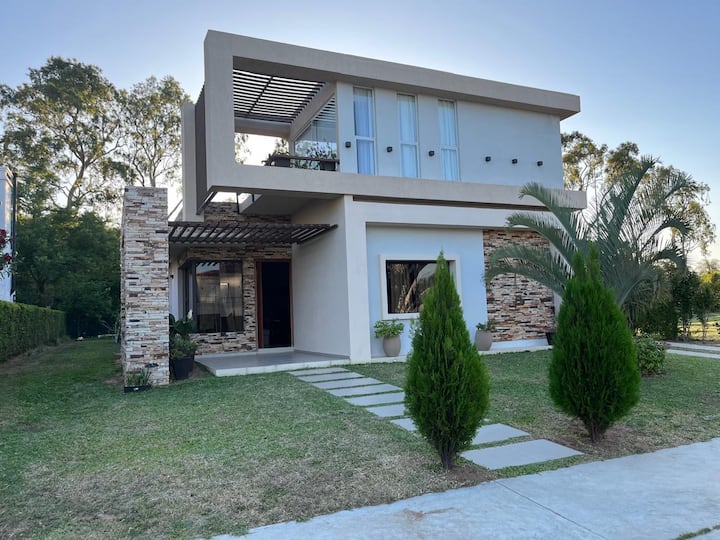 Casa Con Piscina Y Quincho En Aquaa Village - Paraguay