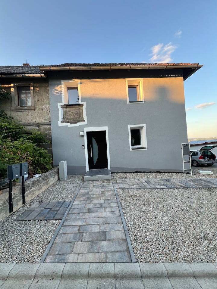 Großzügige, Moderne 3 Zimmer Wohnung Mit Parkplatz - Bayreuth