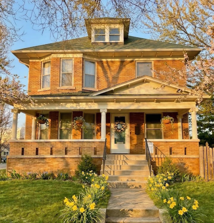 Historic 3br/3ba Gem, Close To Isu, Downtown & I70 - Indiana State University, Terre Haute