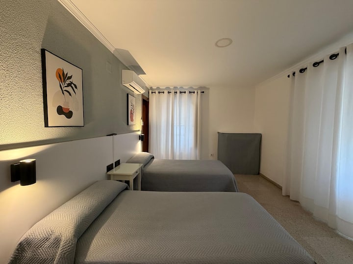 Centrica Y Acogedora Habitacion Triple En Cadiz - Cádiz