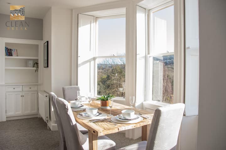 Elegant Top Floor Period Apartment With Parking - Bath