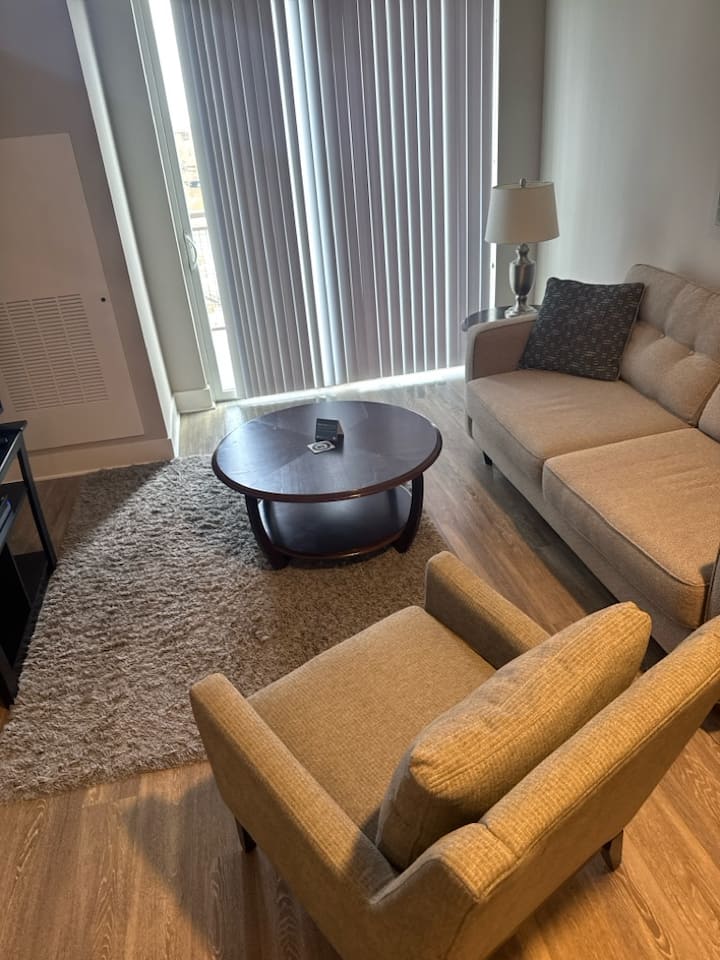 Luxury 1x1 Lincolnshire Apartment - Lake Forest, IL