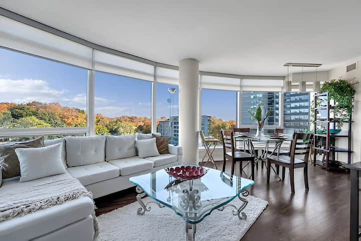 Bright 2br Condo Near Dvp | Balcony, Gym, Transit - Toronto