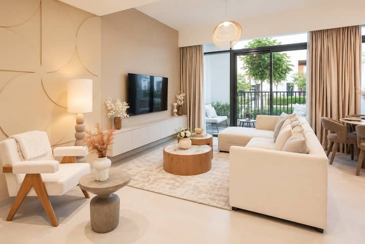Luxury Villa With Balcony L Free Access Gym & Pool - Dubai