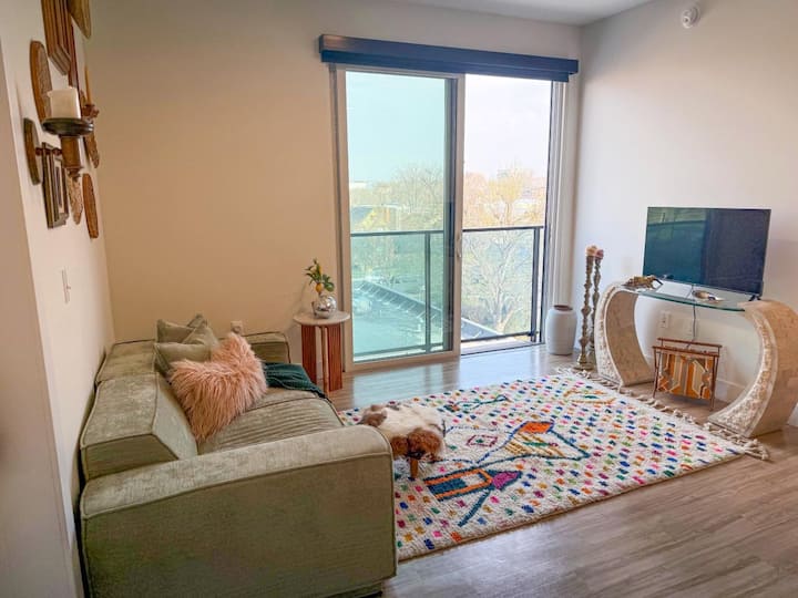 Skyline Views •Luxe Kendrick Apt •Walk To Downtown - Denver, CO
