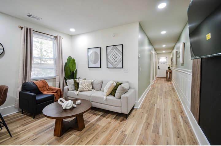 2 Bed Chic Mid-century | Walk To Medical District - Augusta, GA