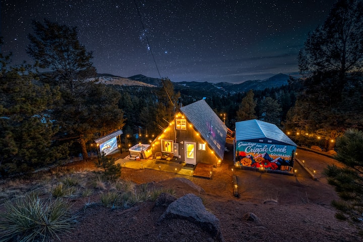 Cozy A-frame W/ Hot Tub, Outdoor Movie, & Views - Cripple Creek, CO