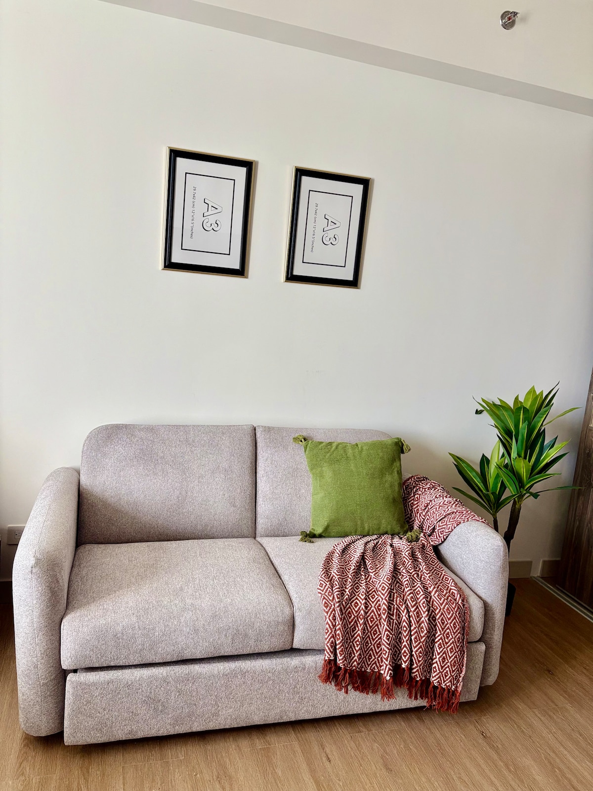Appartement dans une zone sûre avec balcon, climatisation, piscine ...