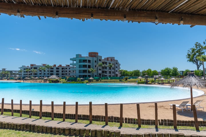 Lagoon Pilar · Family-friendly Resort · Sleeps 6 - Villa Rosa