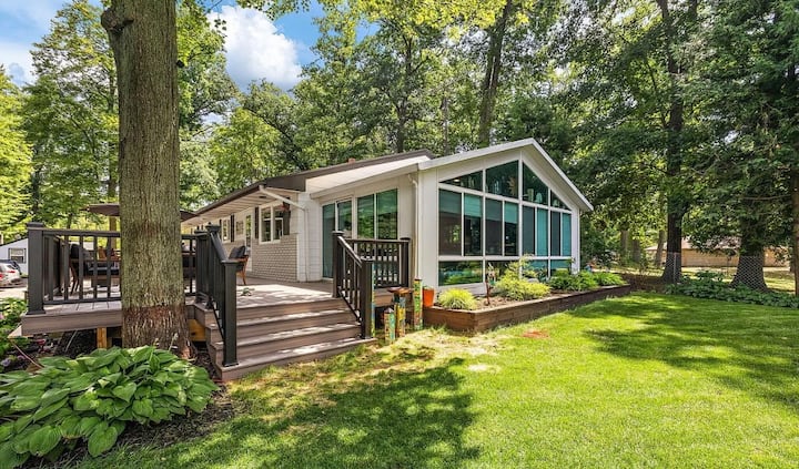 Lakeside Bliss At Big Blue Lake Cottages - Hesperia, MI