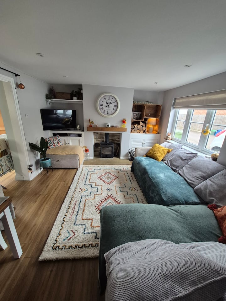 Cosy Home In Charlton Kings - Cheltenham