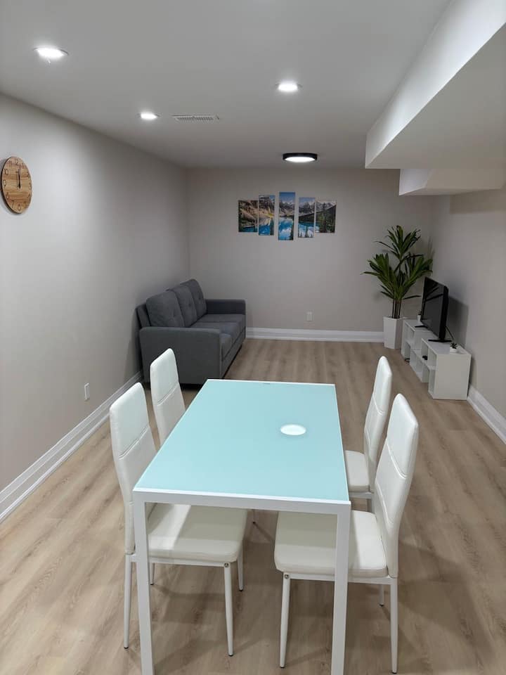 Modern And Comfortable Basement Suite - Oakville
