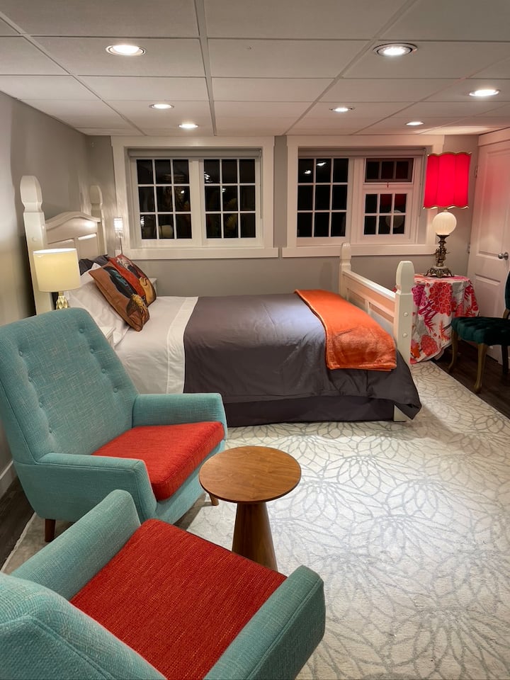 Studio Suite In 1912 Character Home In Kitsilano - Vancouver