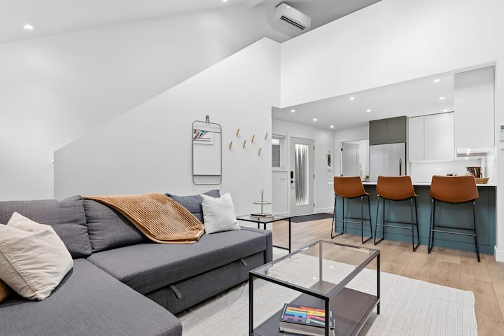 Brand New Private Loft Suite | King Bed | - Aldergrove