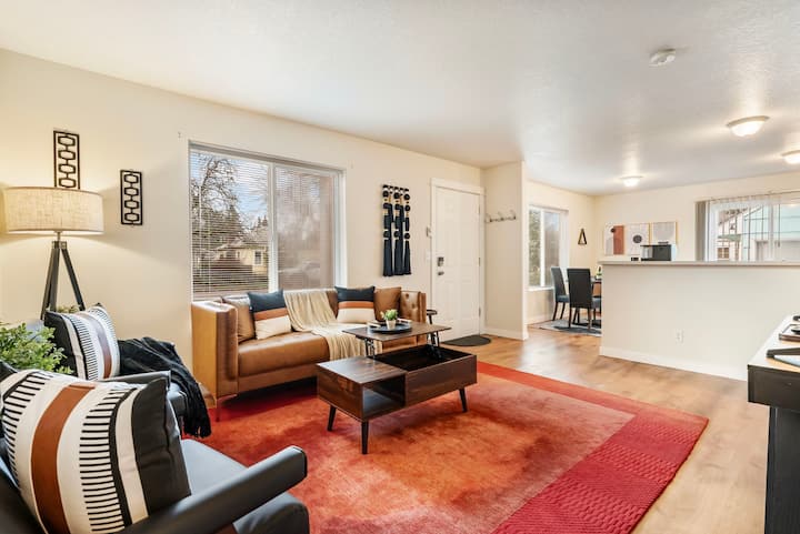 Woodstock Haven | Fenced Patio | Mt. Tabor - Happy Valley, OR