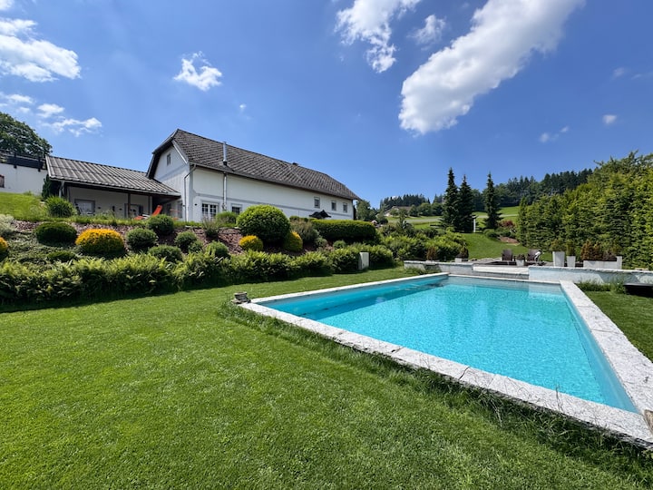 Charmantes Zweifamilienhaus Mit Pool & Weinkeller - Bad Leonfelden