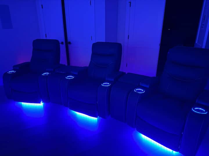 The Cozy Nest With Theater - Bellevue, WA