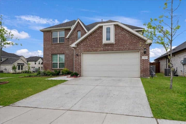 Nice Clean Spacious Cozy Home - Mansfield, TX