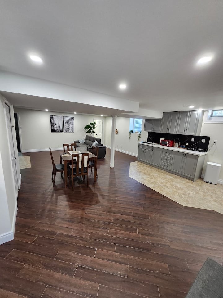 Cozy Private Basement Retreat | Comfort + Parking - Oshawa