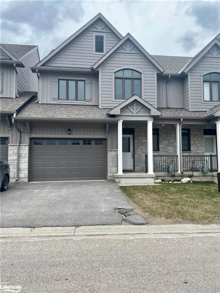 Walking Distance To Ski Club. Seasonal Townhouse. - Thornbury