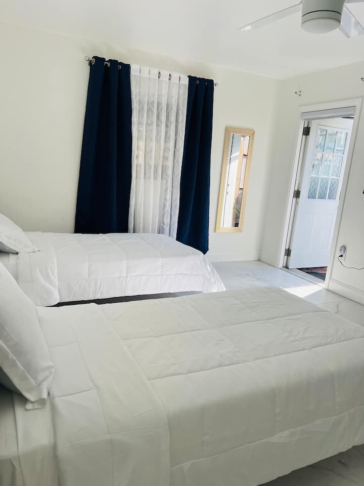 Vacation Suite 10 Mins From Beach - Sarasota, FL