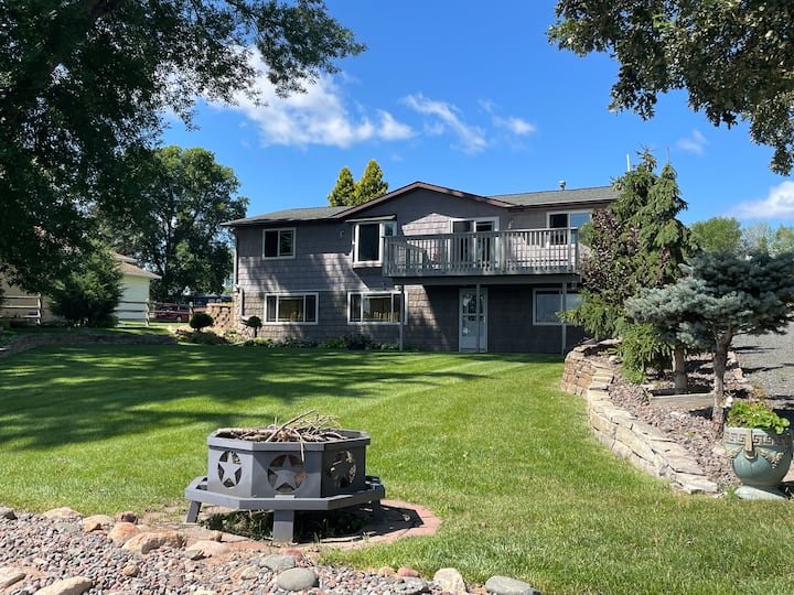 Cozy Lakefront Cabin | Sandy Shore + Firepit - Center City, MN