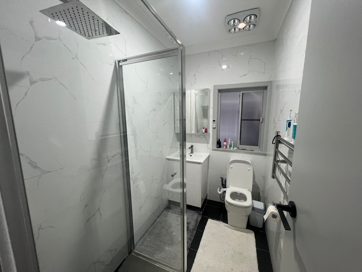 Geräumiges Familienhaus mit 3 Schlafzimmern | Geh zum Zug - Häuser zur ...