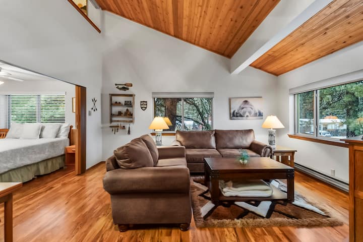 Point Nine Pines : 2 Bedrooms/2 Bath/fireplace - McCall, ID