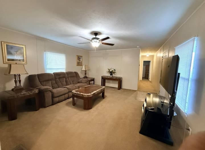 Cozy Home • 30 Minutes From Meta - Start, LA