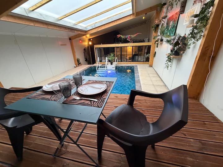 Le Bourges-bali : Studio Avec Piscine Intérieure. - Centro