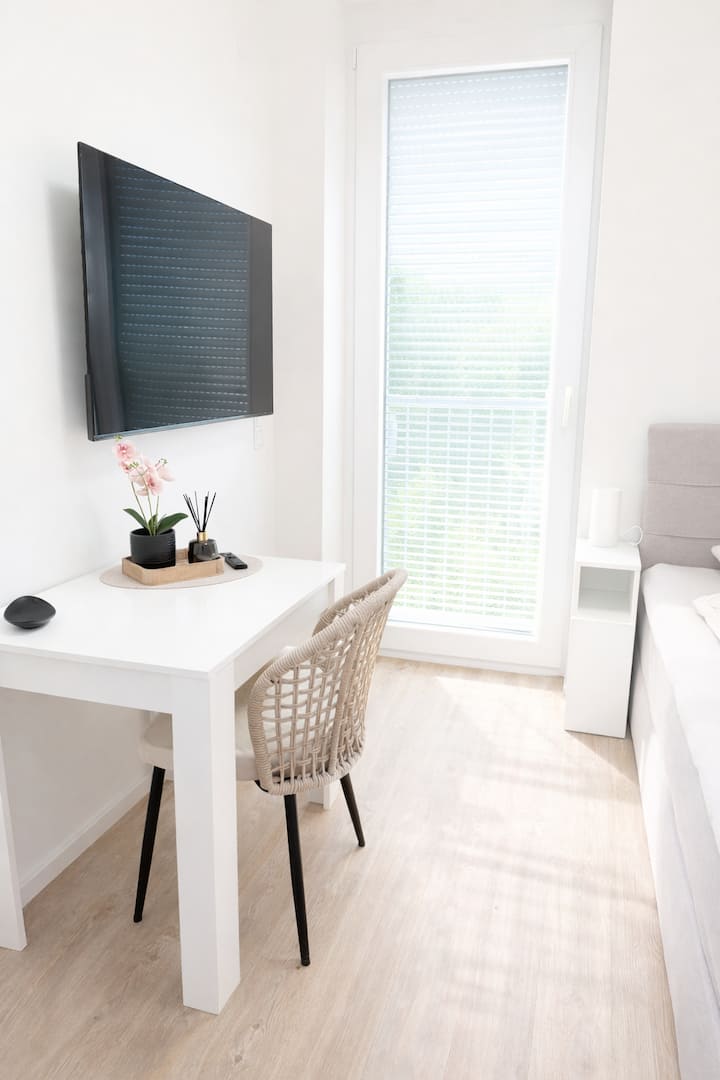 Vollmöbliertes 2-zimmer-apartment Zentrumsnah - Augsburg