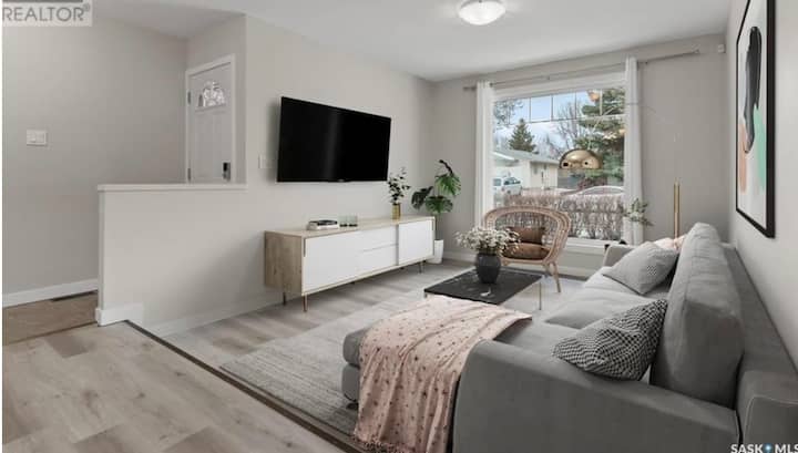 3 Bedroom 1.5 Bath Upstairs House - Regina