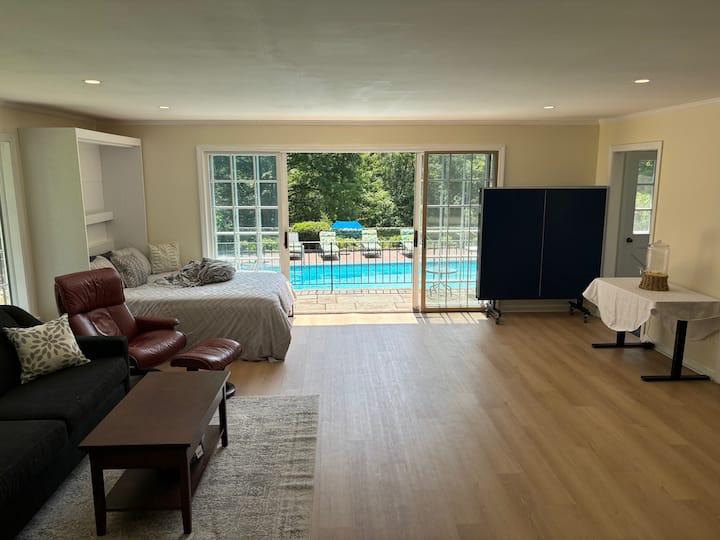 Southbury Charming Studio On Beautiful Grounds - Lake Quassapaug, CT