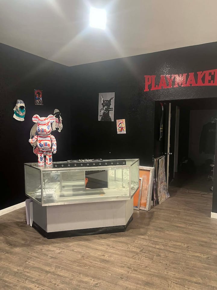 Media Studio
Events Photoshoots Music Recording - Palmdale, CA