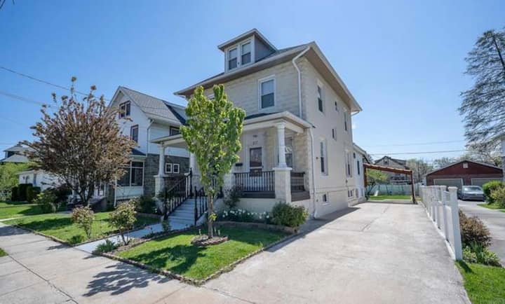 Cozy Single Family Home {Upper Darby} - Chester, PA
