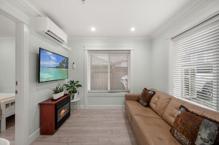 Modern Hidden Gem 2br Suite Near Shops & Transit - Vancouver