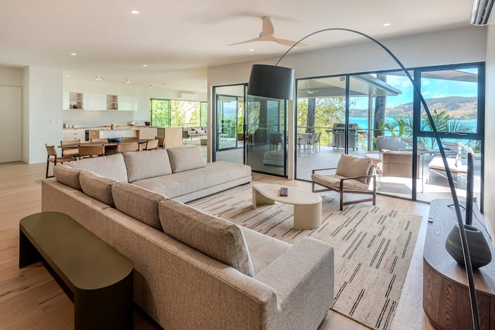 Alcheringa - Hamilton Island Buggy & Transfers - Hamilton Island Airport