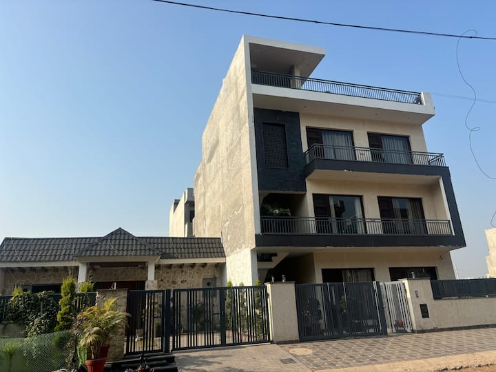 8 Bhk In Mohali - Chandigarh