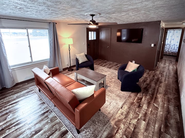 Elm Road Bungalow - Mishawaka, IN