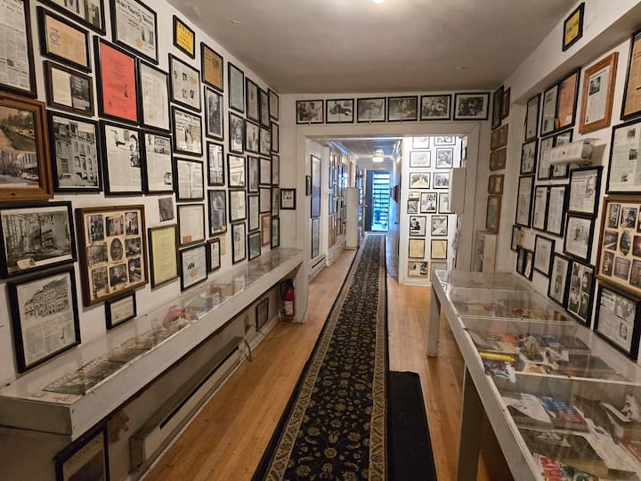 Ernest Hemingway Apt | Downtown | 3 Arts Café - 2 - Chicago, IL