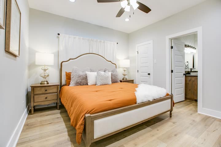 Golden Getaway • 3 Br • 2.5 Ba • Happy Homes - San Angelo, TX