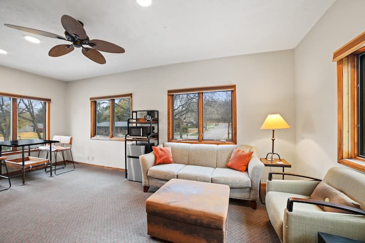 City Apartment - Quiet Neighborhood - Reeds Lake, MI