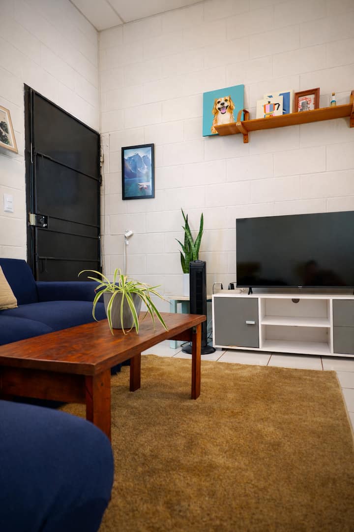 Modern And Cozy Apartment | Near Historic Center - Santa Ana