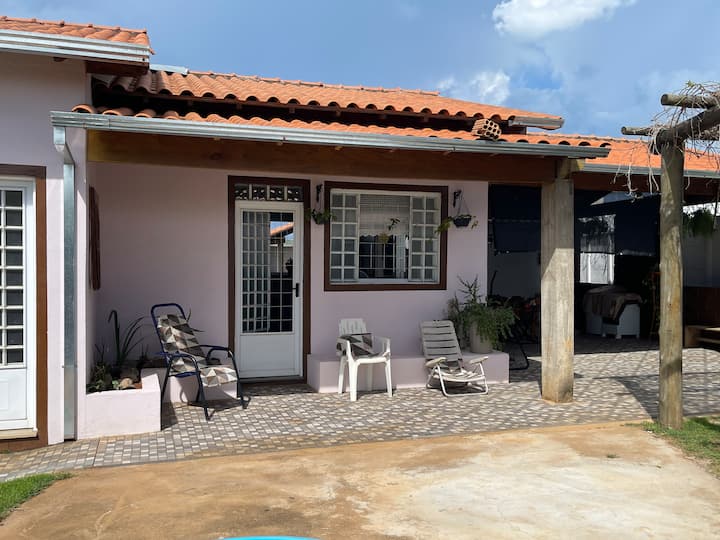Casa Totalmente Plana Com áRea Gourmet E Jardim. - Varginha