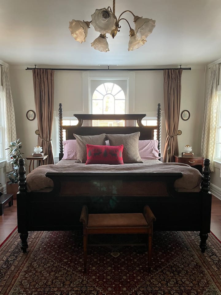 The Plumas House -Reno’s Bed & Breakfast -Bedroom1 - Reno, NV