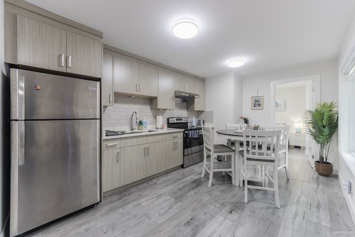 The Cozy Garden Suite - South Surrey Stay - Surrey